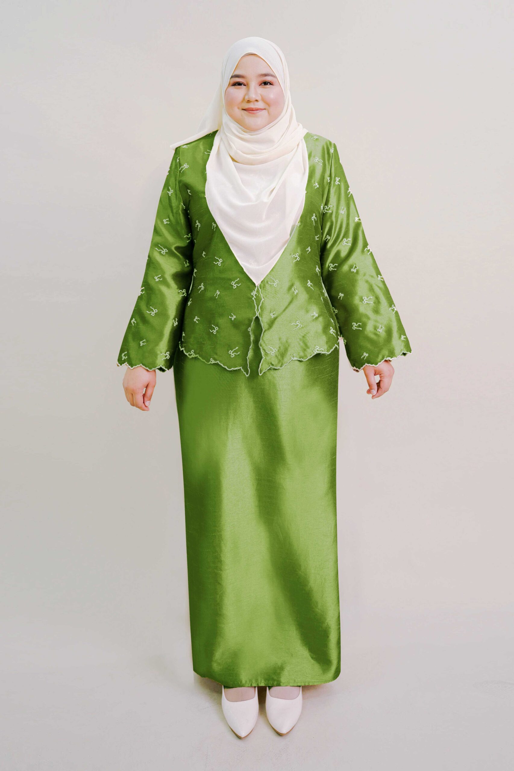 Ilona Plus Size Kebaya Modern in Green - Jasmina